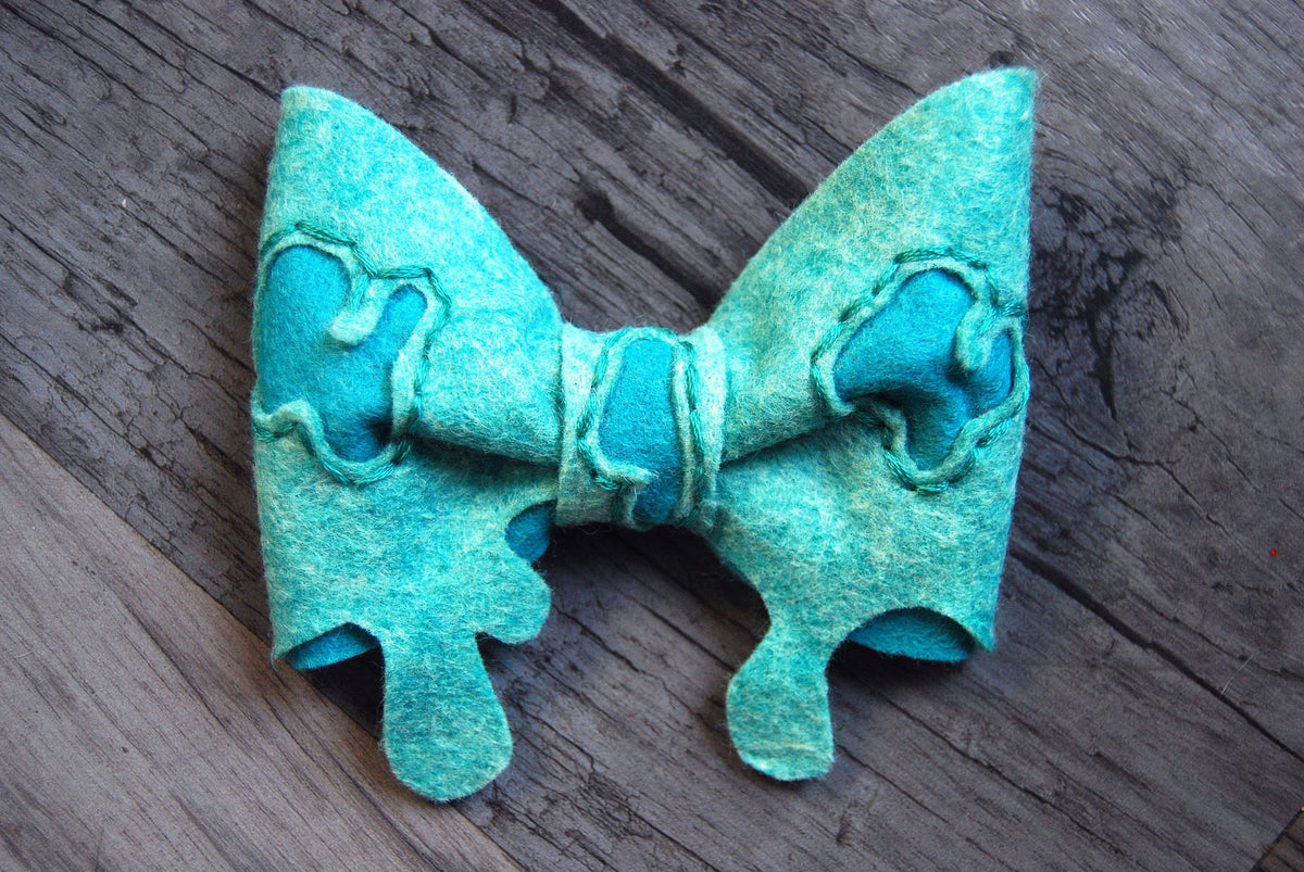 Blue Poison Apple Inspired Bow – BowPeeps